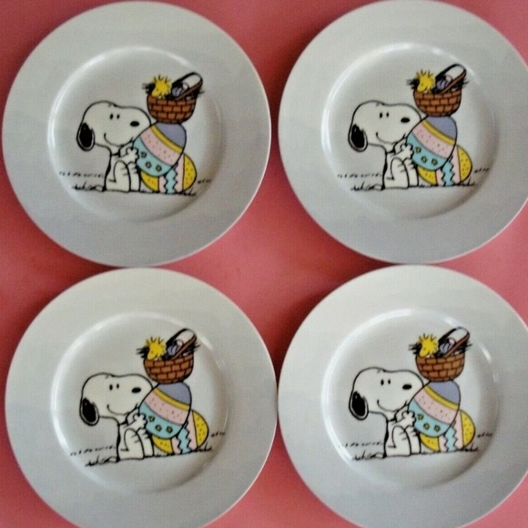 Peanuts | Dining | 4 Peanuts Snoopy Easter Egg Dessert Plates | Poshmark